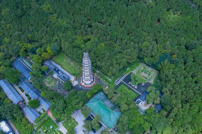 Lingyan Temple - Jinan, a City of Springs