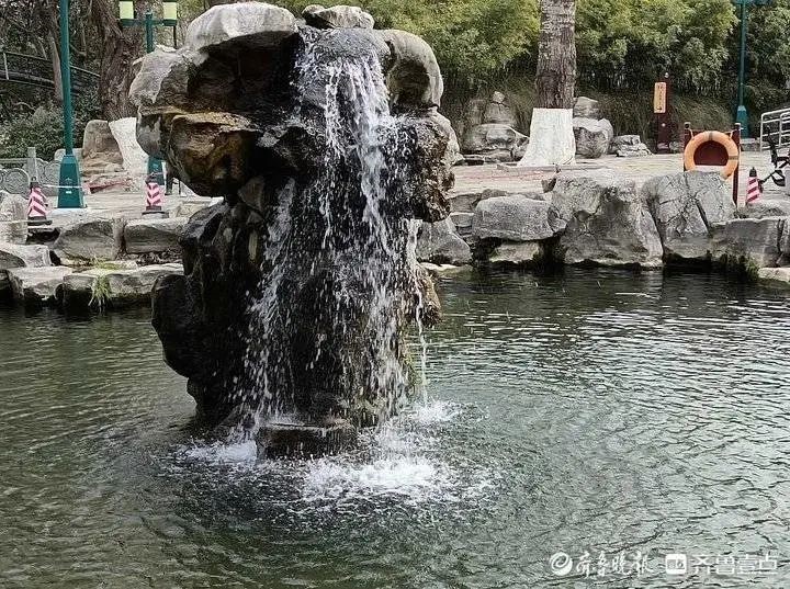 Yueya Spring continues to gush - Jinan, a City of Springs